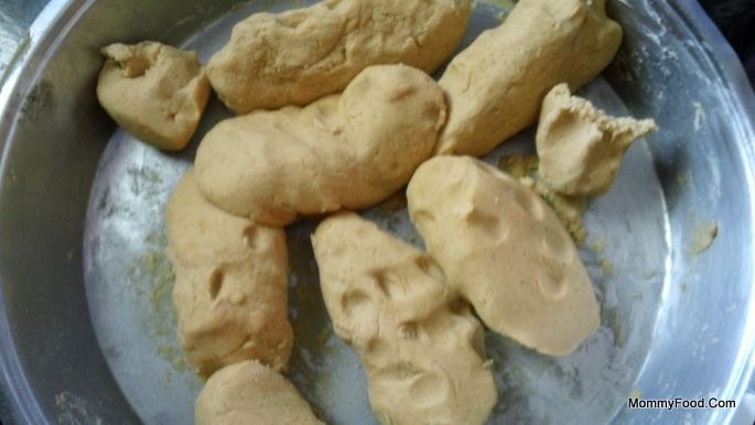 Kaaram Poosa - Step By Step Recipe In Pictures | MommyFood.Com