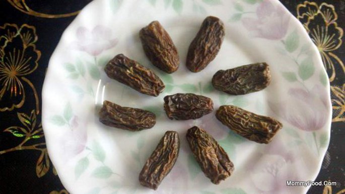 Kharjur Badam Drink - Step By Step Recipe In Pictures | MommyFood.Com