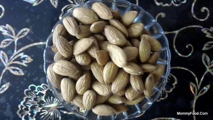Kharjur Badam Drink - Step By Step Recipe In Pictures | MommyFood.Com